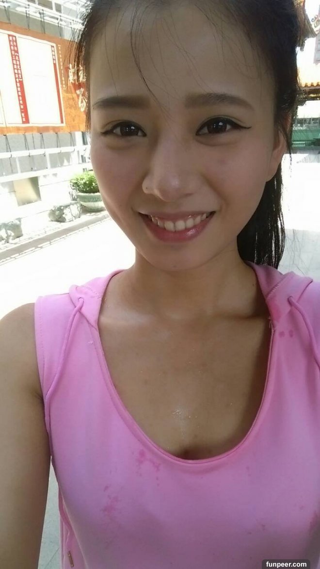 32D國光女神張閔淨口含一片 ：好猛！看第一眼邪惡惹[圖+臉書]